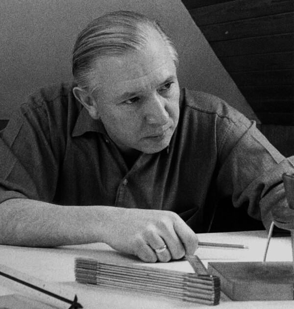 Discover the iconic Carl Hansen CH24 Wishbone Chair at nest.co.uk