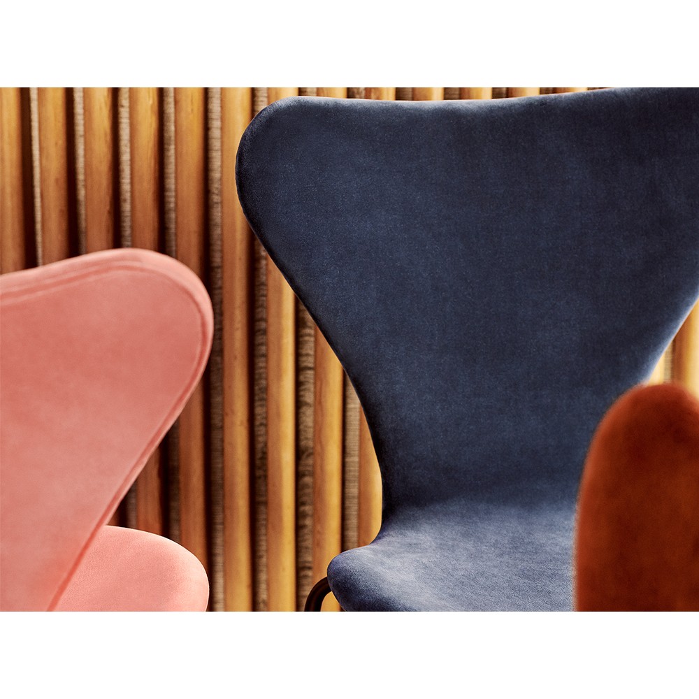Buy the Fritz Hansen Series 7 Dining Chair - Velvet at nest.co.uk