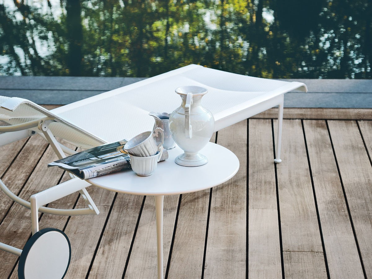 Buy the Knoll Saarinen Tulip Side Table - Round Laminate at nest.co.uk