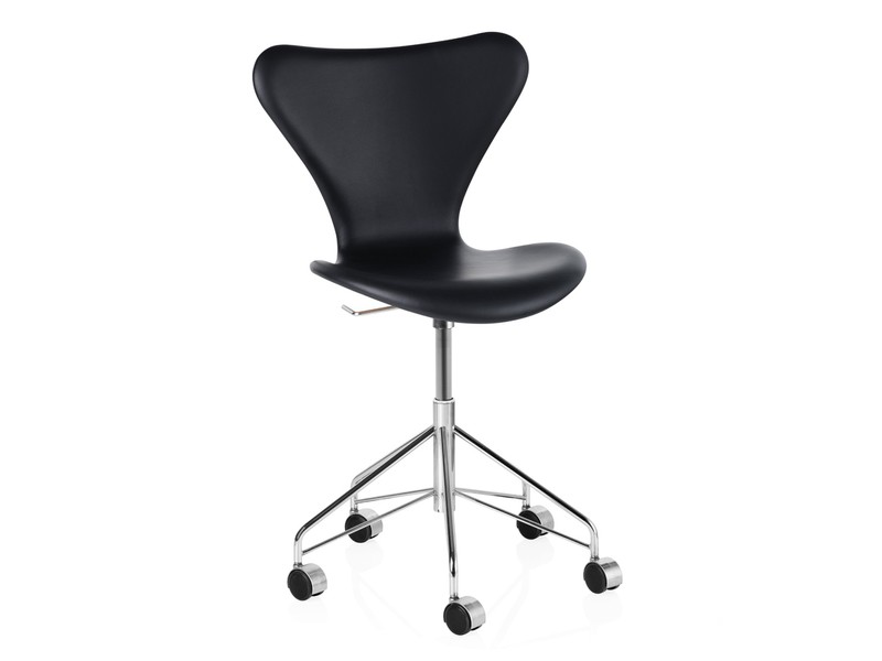 Buy the Fritz Hansen Series 7 Leather Swivel Chair - Fully Upholstered ...