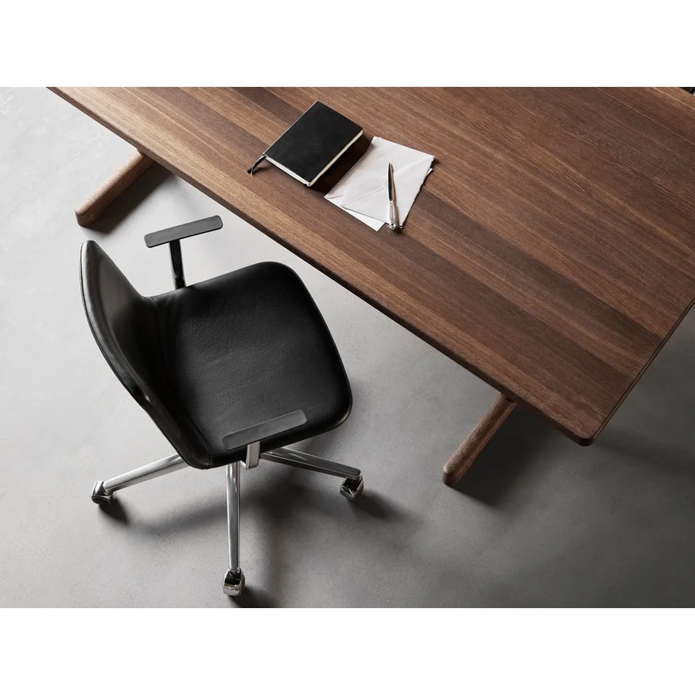 Buy the Fredericia Pato Executive Office Armchair - Swivel Base with Castors - Leather at nest.co.uk