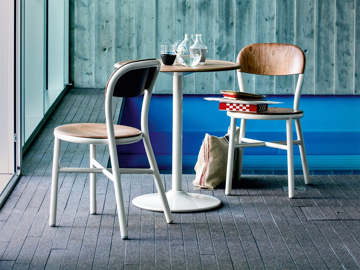 Buy the Magis Pipe Table - Round at nest.co.uk