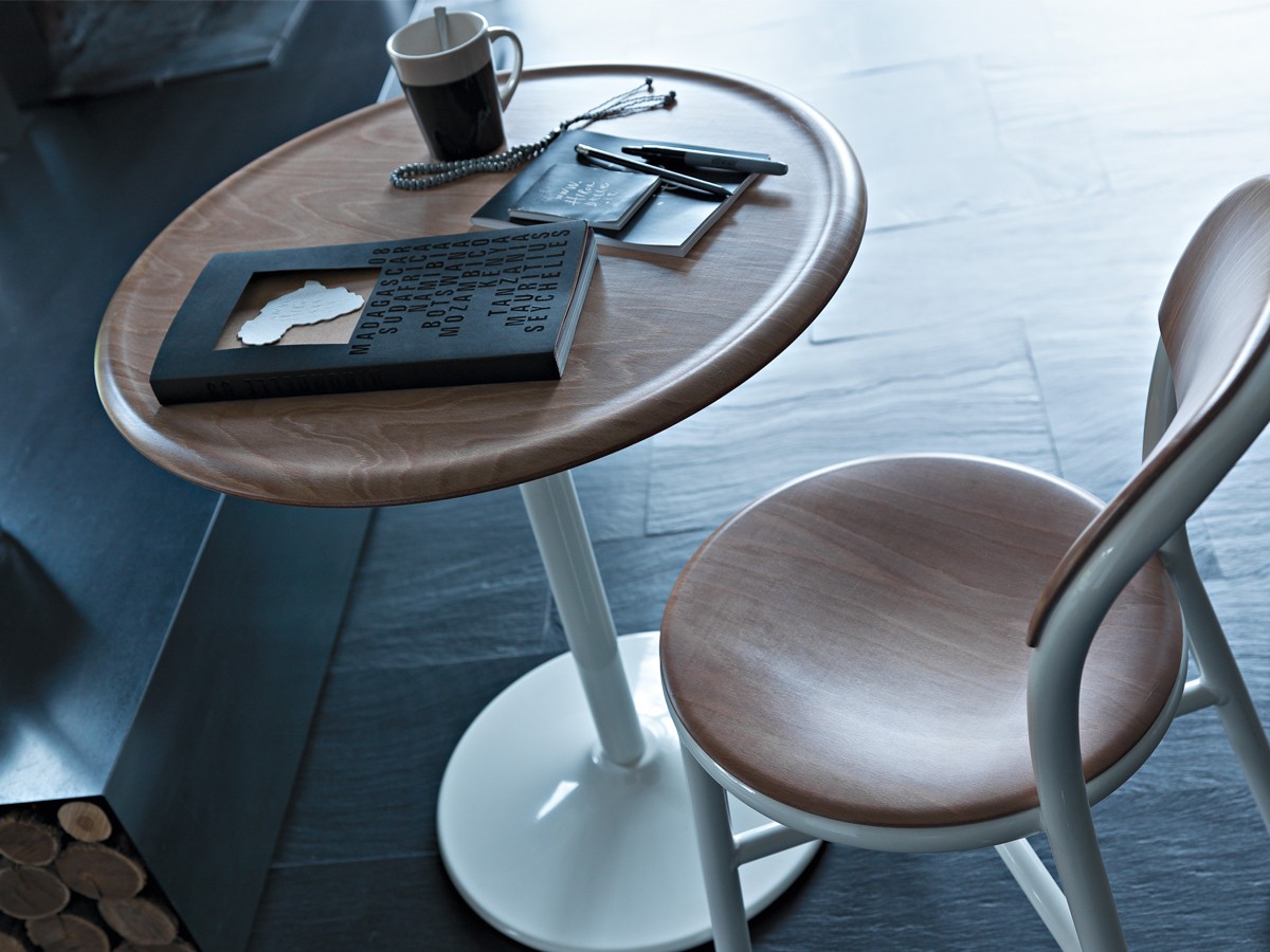 Buy the Magis Pipe Table - Round at nest.co.uk