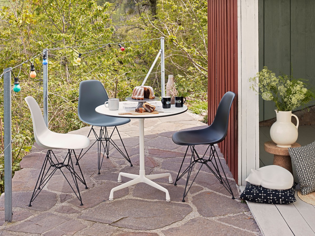 Buy the Vitra DSR Eames Plastic Side Chair at nest.co.uk