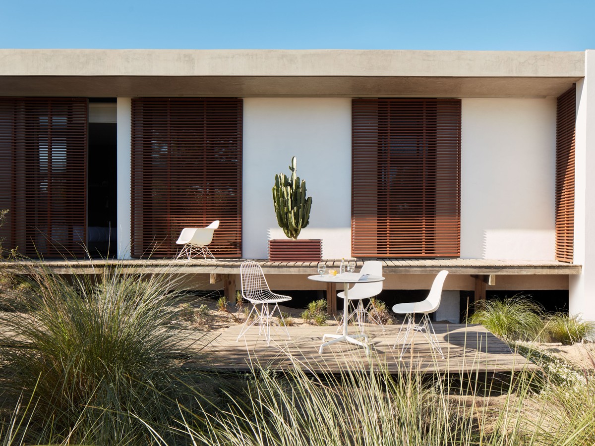 Buy the Vitra DSR Eames Plastic Side Chair at nest.co.uk